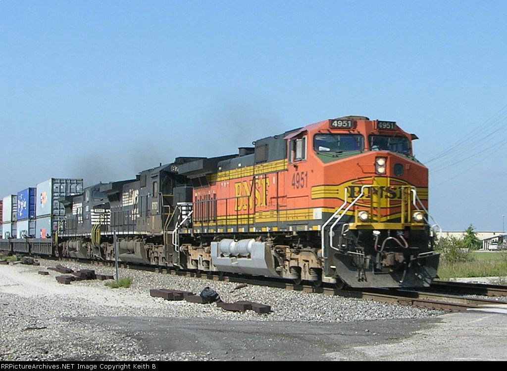 BNSF 4951